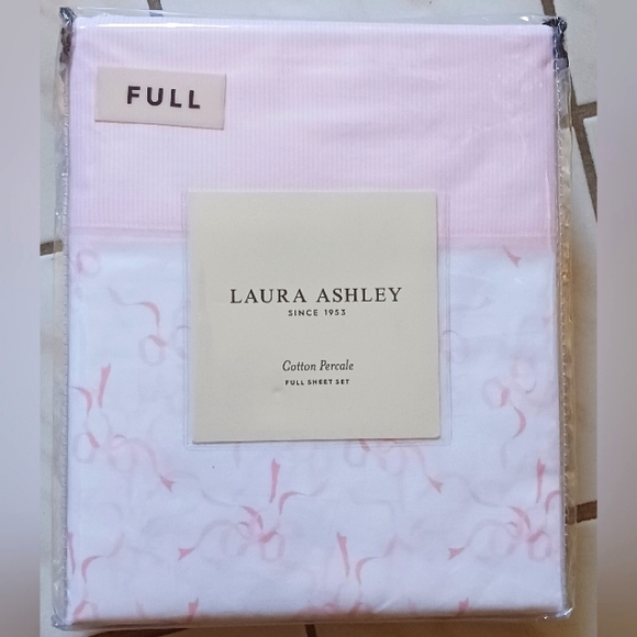 Laura Ashley | Bedding | Laura Ashley Pink And White Trailing Bows ...